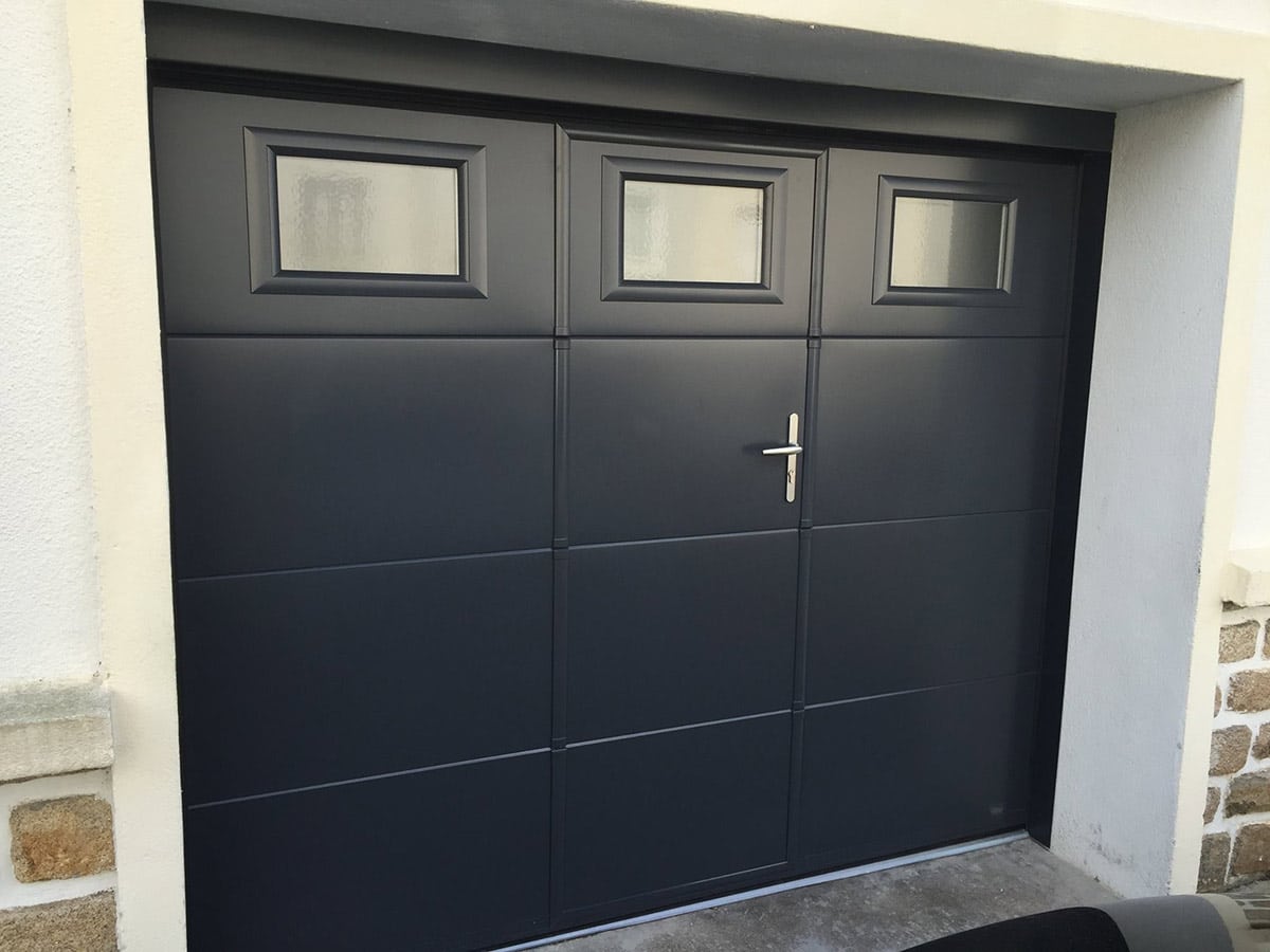 Artisan menuisier à Brest, installation et pose de portes de garage.